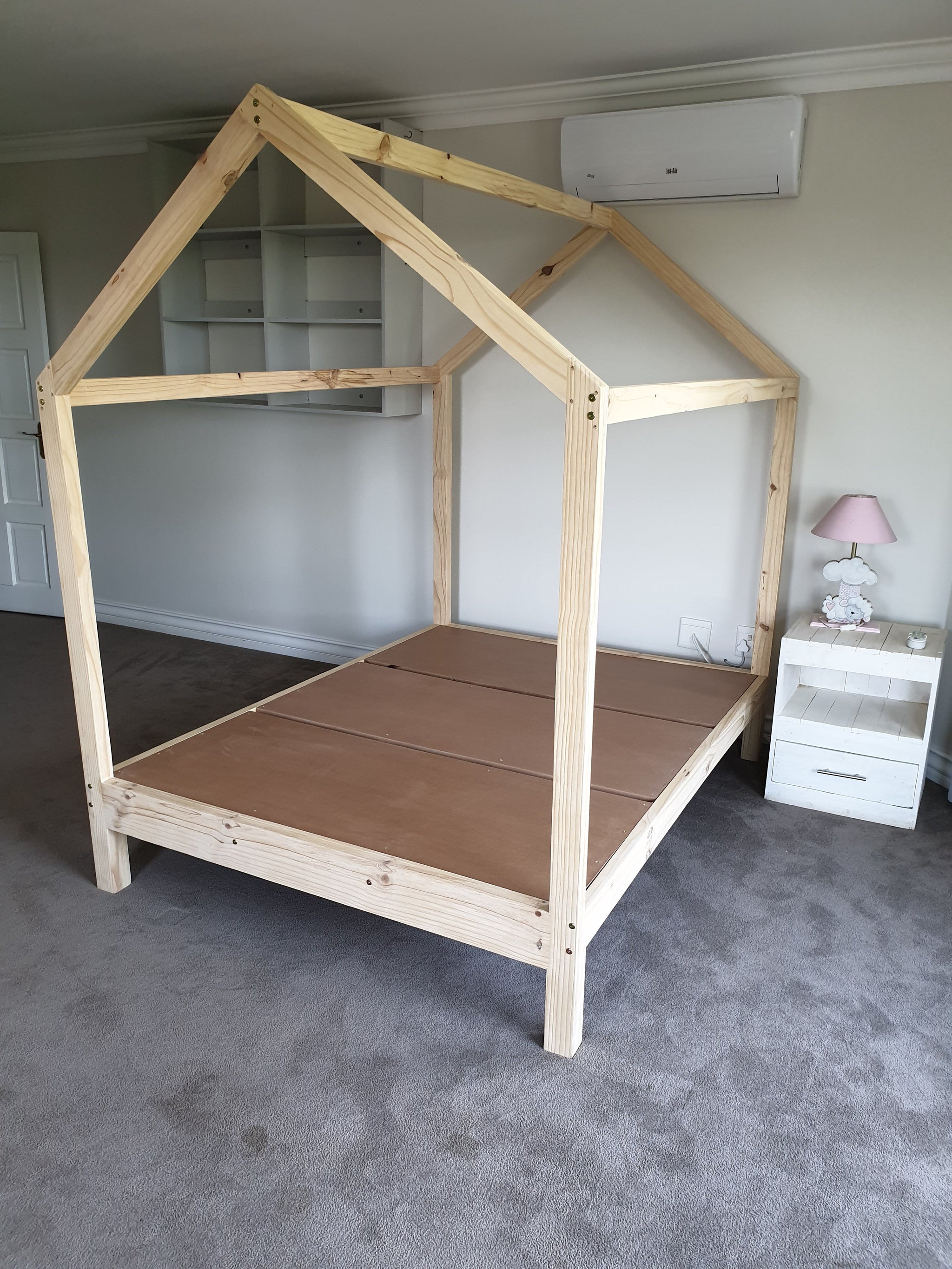 House Bed with legs – Young at H-art Interiors