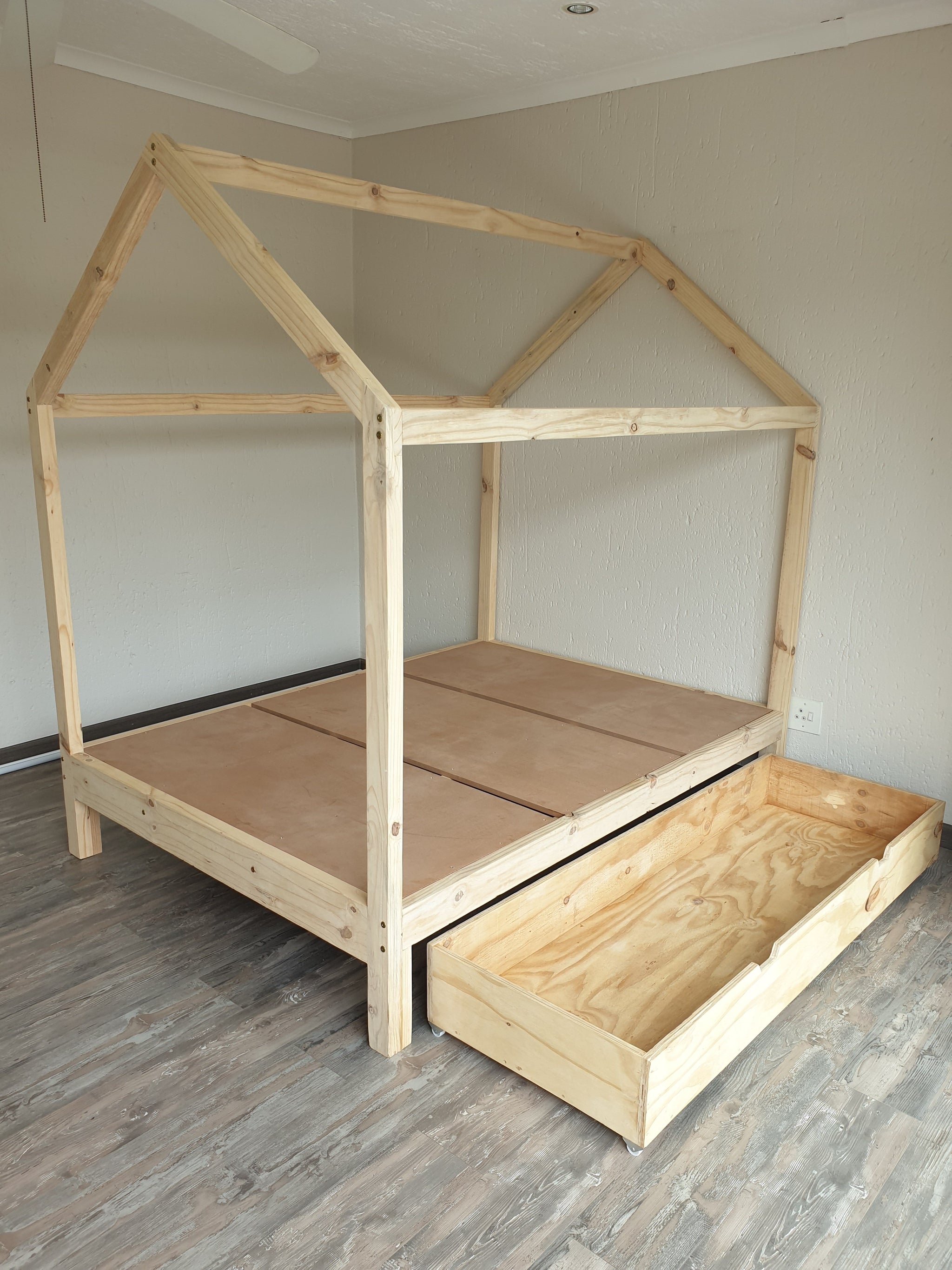 House Bed with legs – Young at H-art Interiors